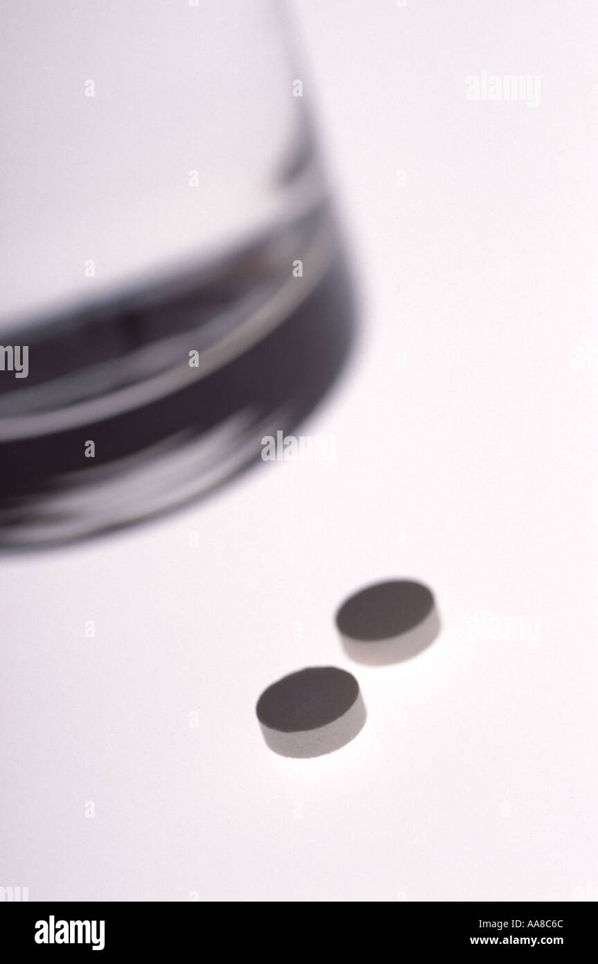 Two tablets glass water hi-res stock photography and images - Alamy