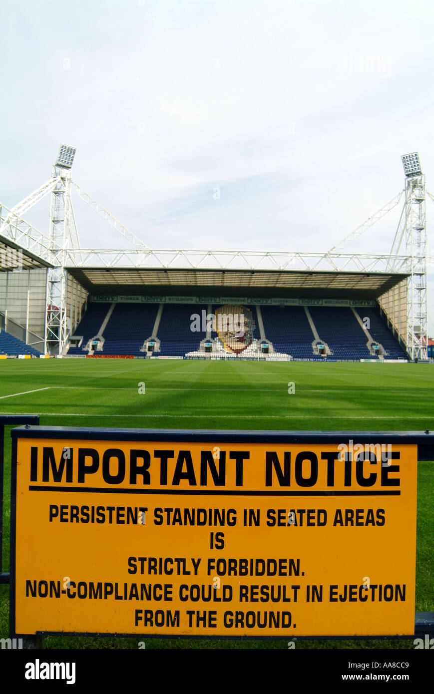 Floodlights deepdale hi-res stock photography and images - Alamy