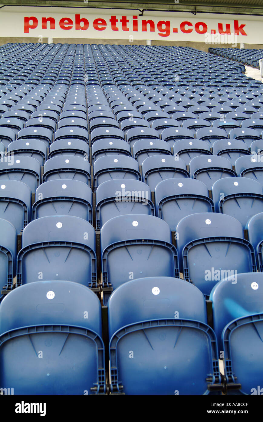 Floodlights deepdale hi-res stock photography and images - Alamy
