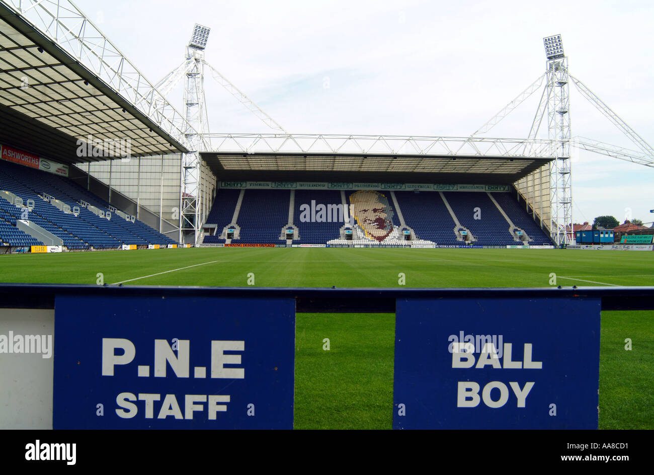 Floodlights deepdale hi-res stock photography and images - Alamy