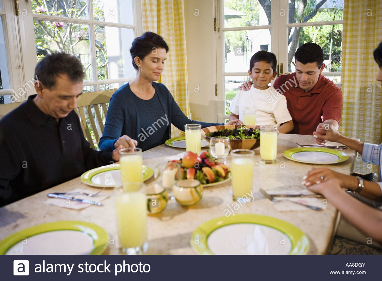 Hispanic Family Praying Dinner Table Stock Photos & Hispanic Family ...