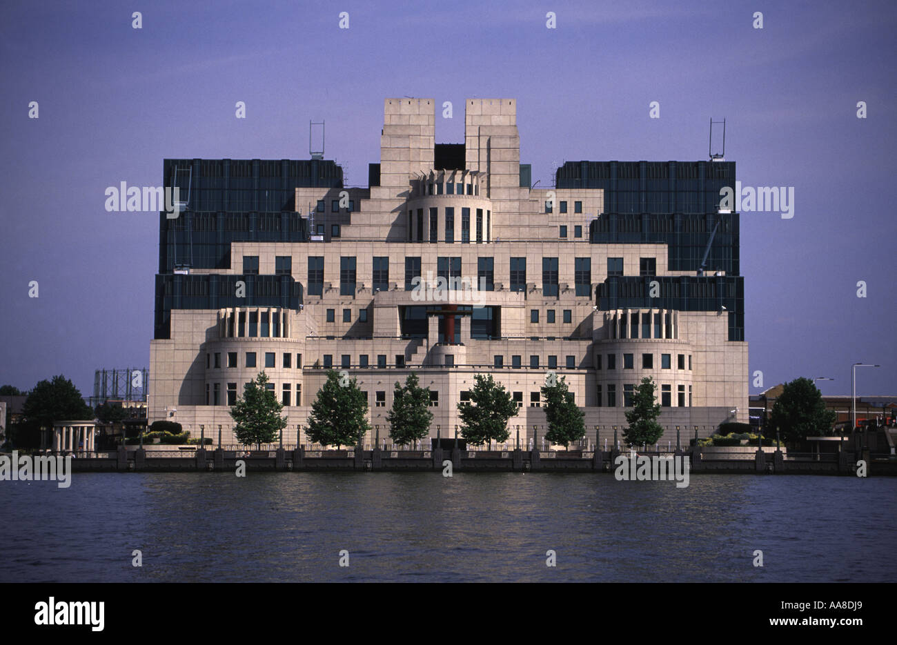 The Orwelling facade of London's Secret Intelligence Service building ...