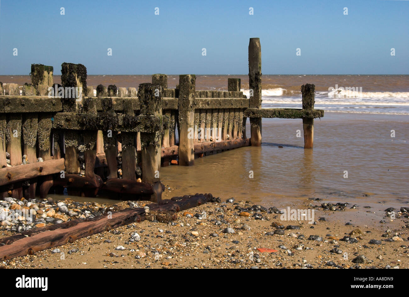 England sea wall groyne groynes hi-res stock photography and images - Alamy