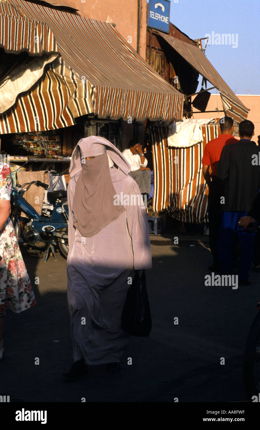 Lady wearing burka hi-res stock photography and images - Alamy