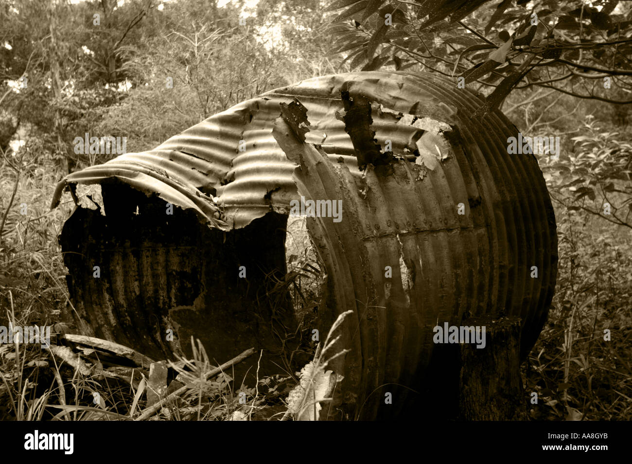 Old galvanised water tank hi-res stock photography and images - Alamy
