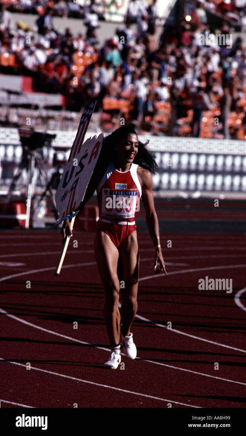 FloJo Florence Griffiths Joyner USA wins 100 metres Seoul Olympics ...