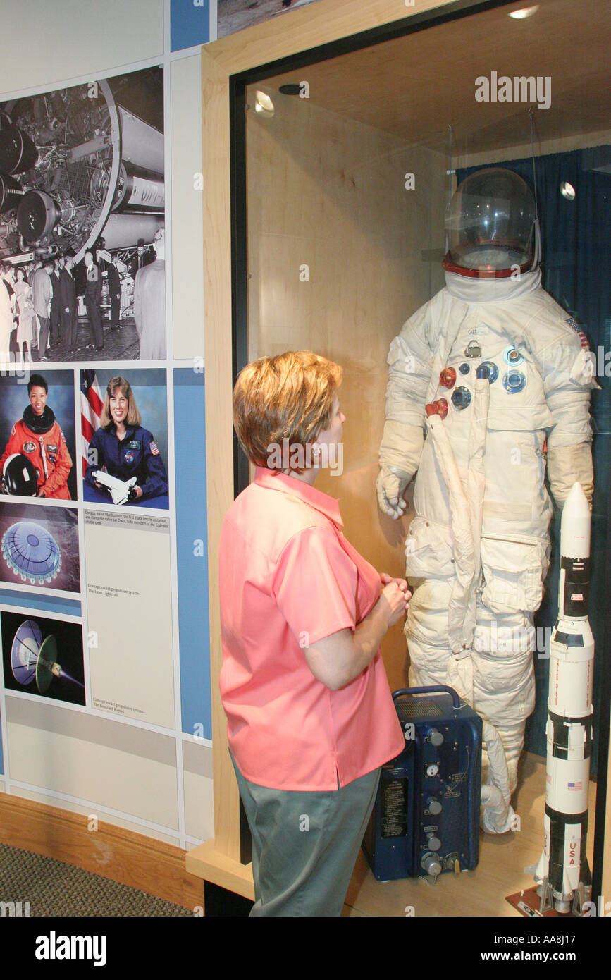Astronaut Space Suit Display Stock Photos & Astronaut Space Suit ...