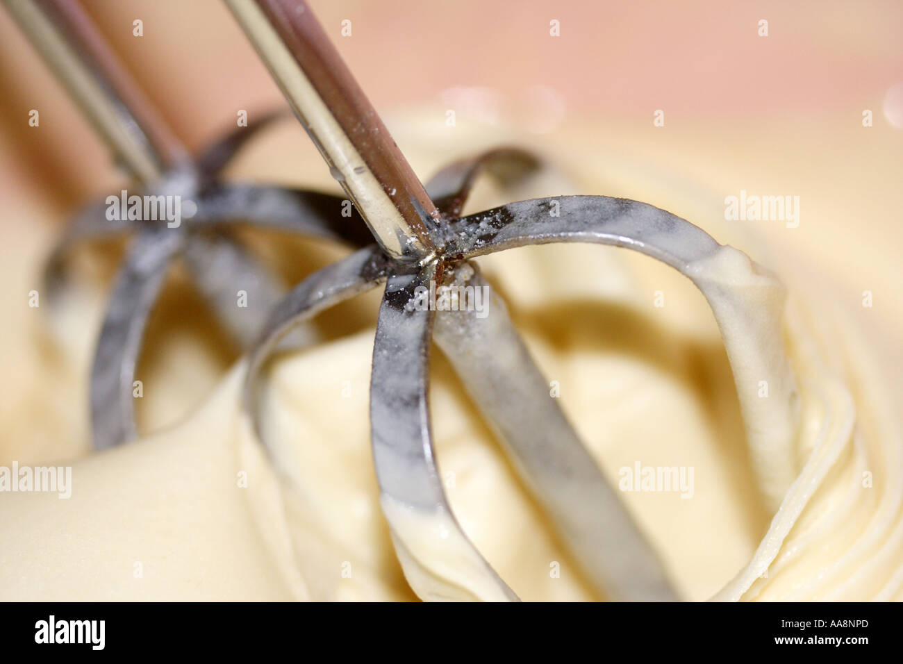 MIXING A CAKE MIX WITH ELECTRIC BEATERS HORIZONTAL BAPDA7136 Stock ...