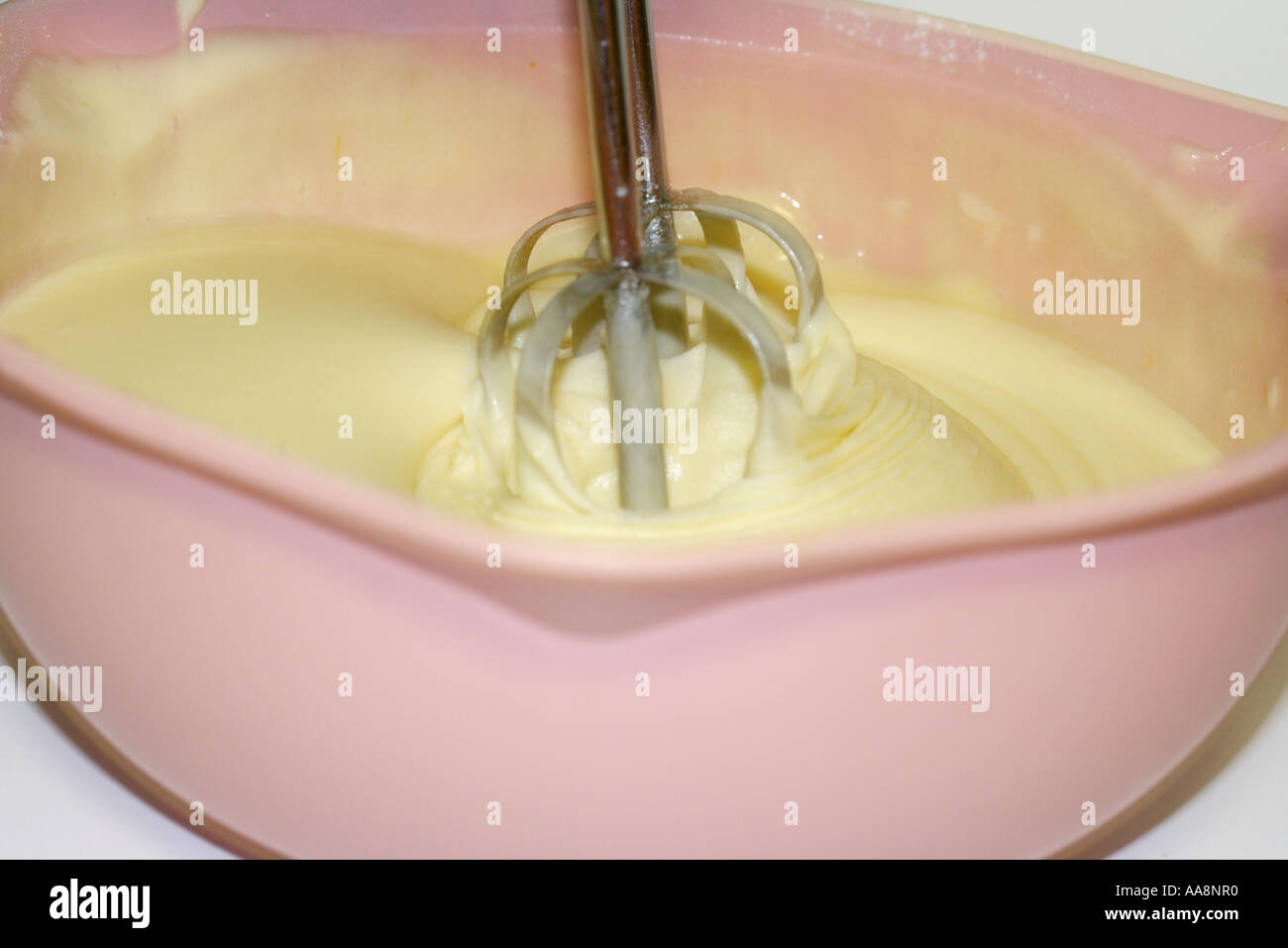 MIXING A CAKE MIX WITH ELECTRIC BEATERS HORIZONTAL BAPDA7137 Stock ...