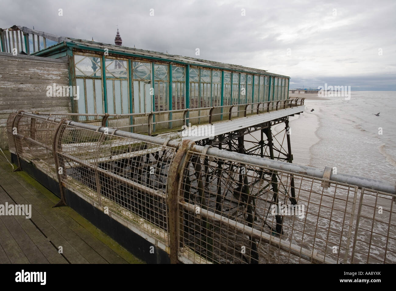 Run down blackpool hi-res stock photography and images - Alamy