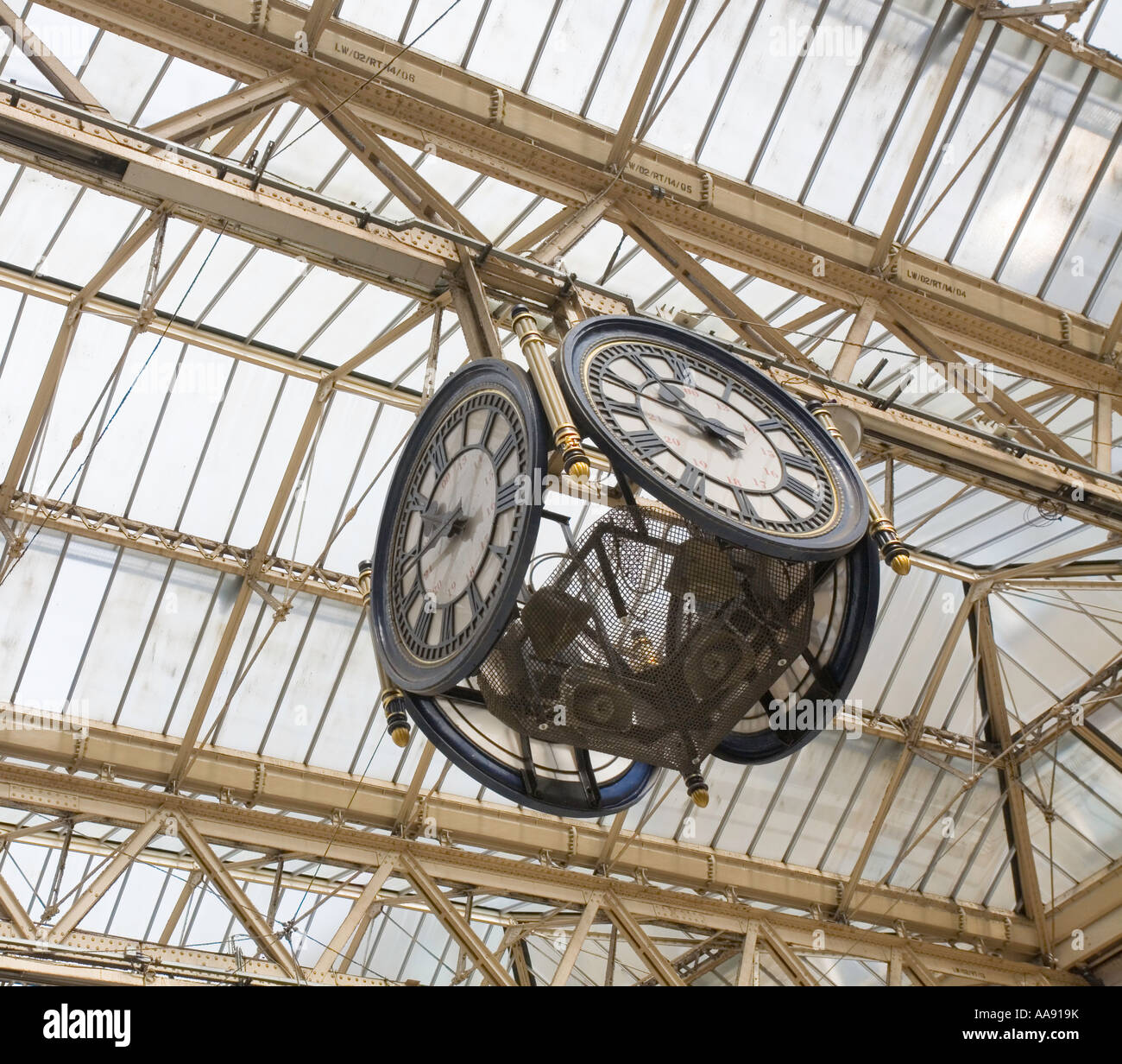 Clock Waterloo station London England UK Europe Stock Photo - Alamy