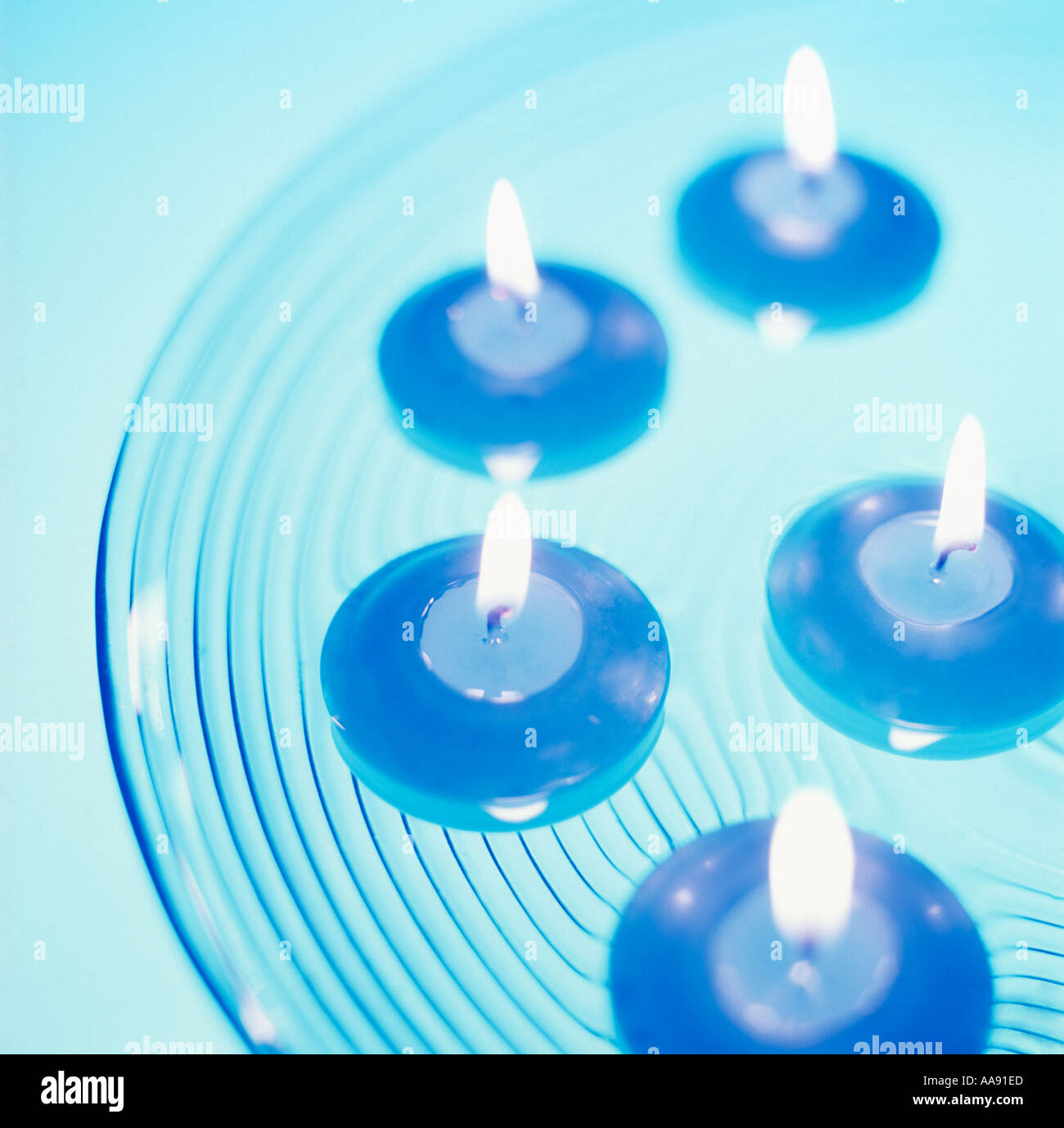Glass bowl floating candles hi-res stock photography and images - Alamy