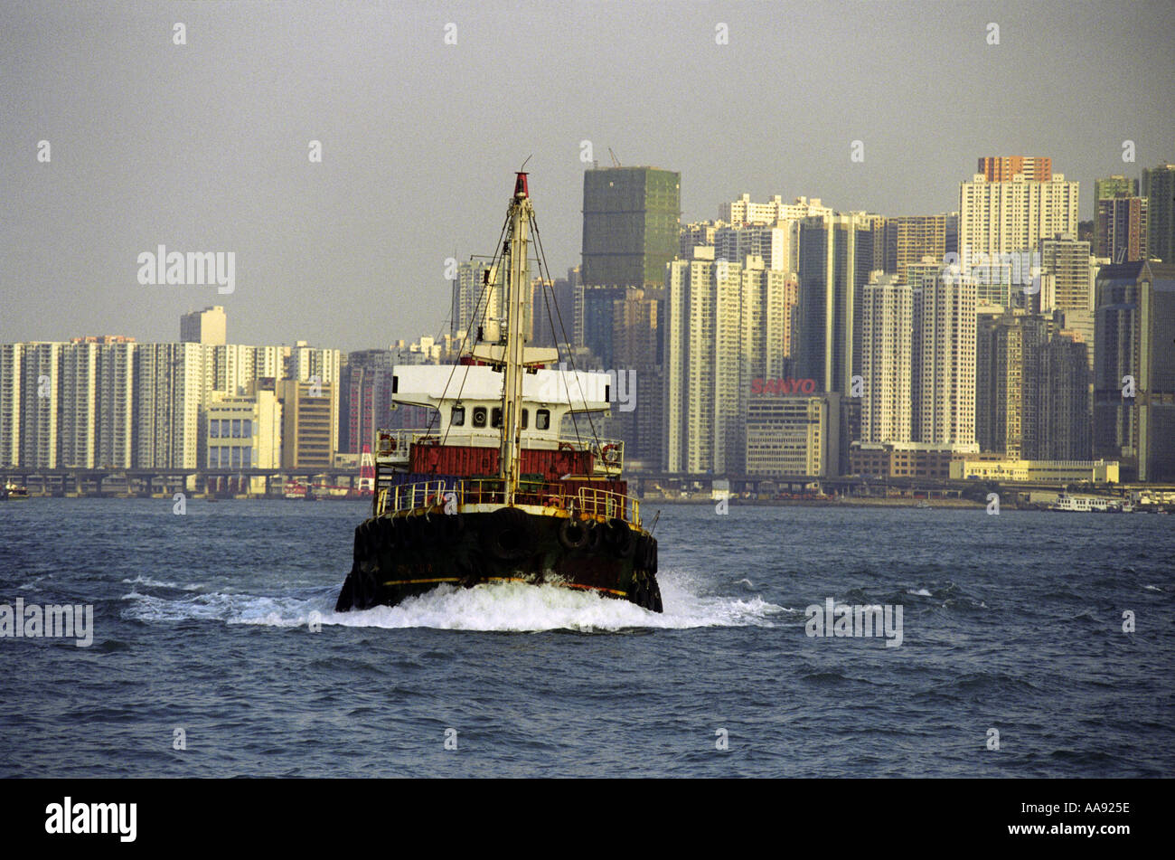 Tug in Hong Kong harbour China Stock Photo - Alamy