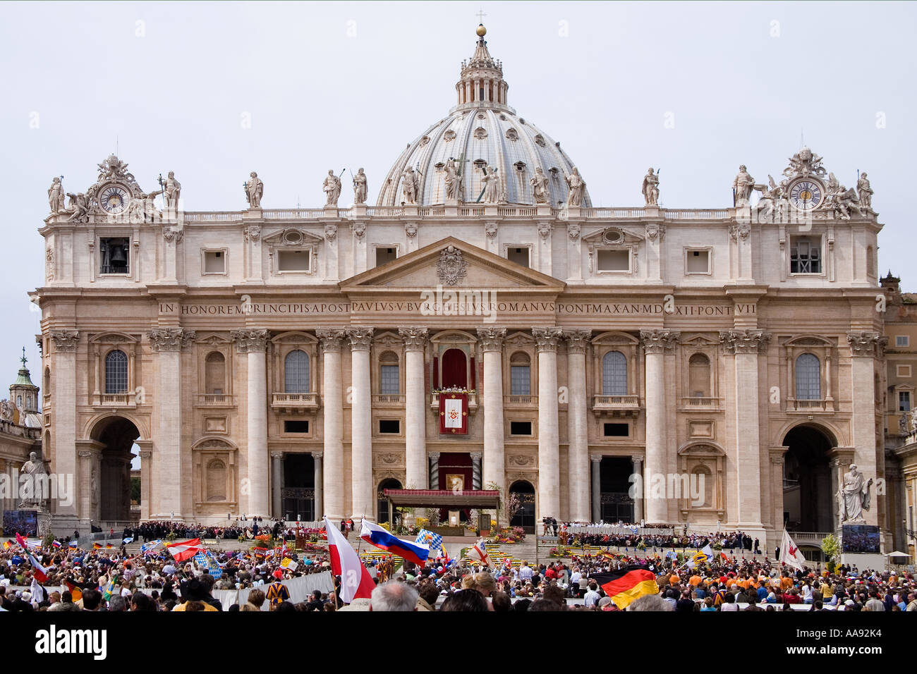 Rome Vatican St Peters Square Easter Sunday christians from all over ...