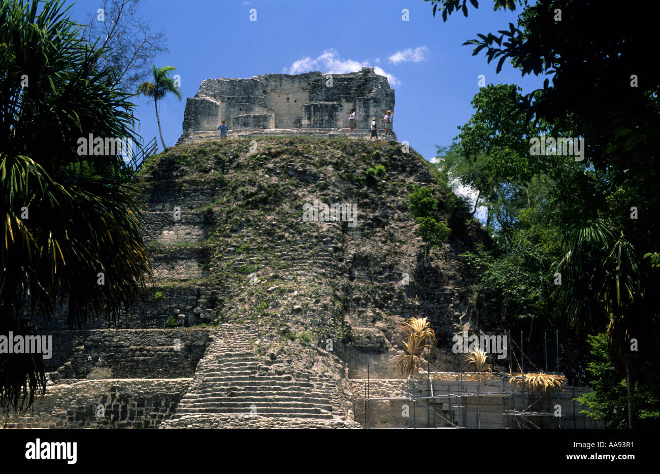 Yaxha temple guatemala hi-res stock photography and images - Alamy