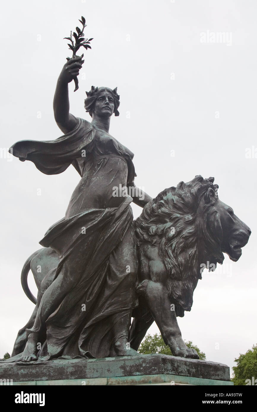 Queen Victoria memorial Buckingham palace London England UK Europe Stock Photo - Alamy
