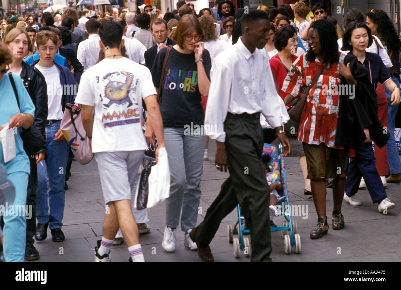 Mixed race crowd britain hi-res stock photography and images - Alamy