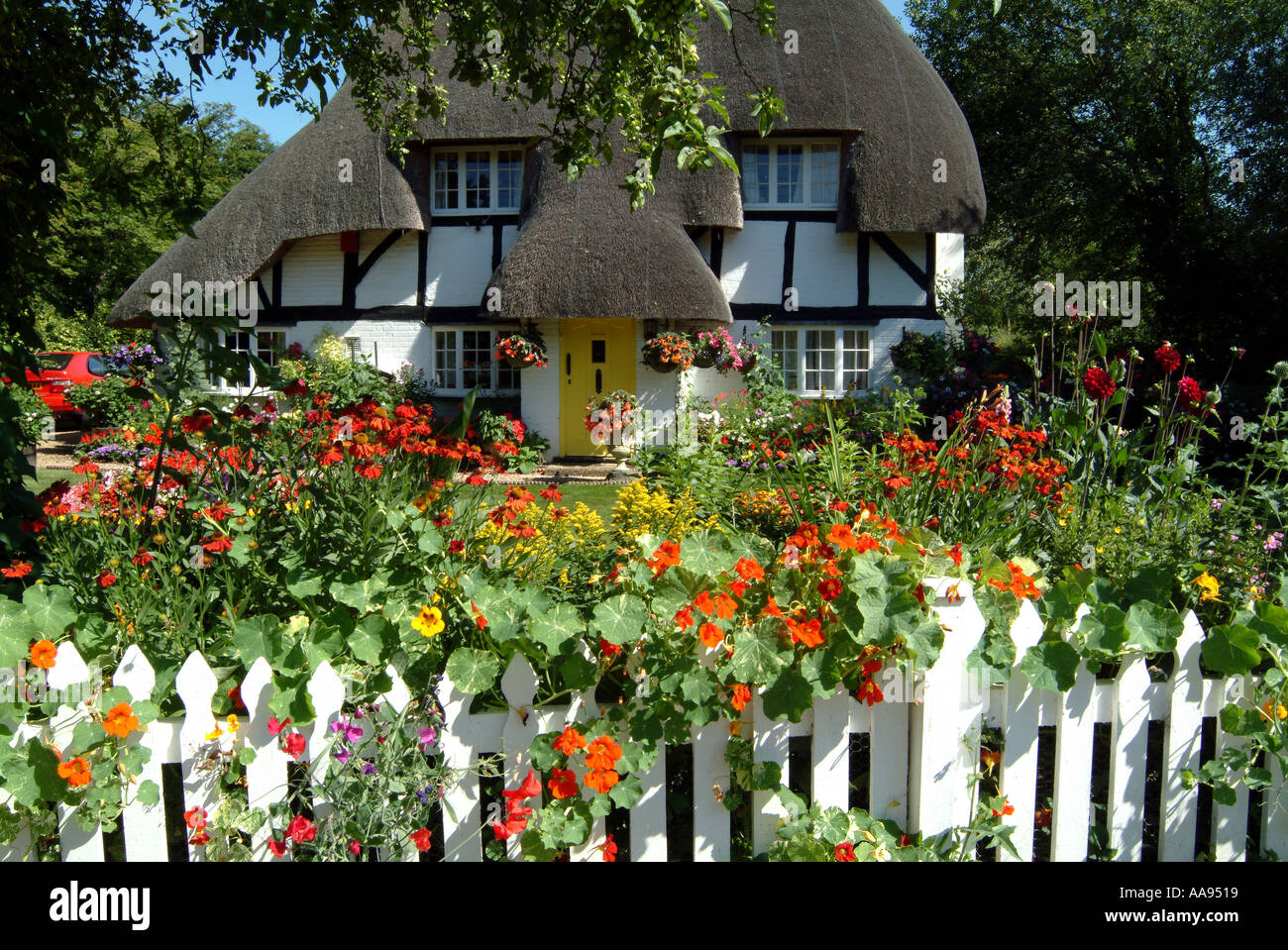 Thatched Cottage at Longparish village Hampshire England Stock Photo ...