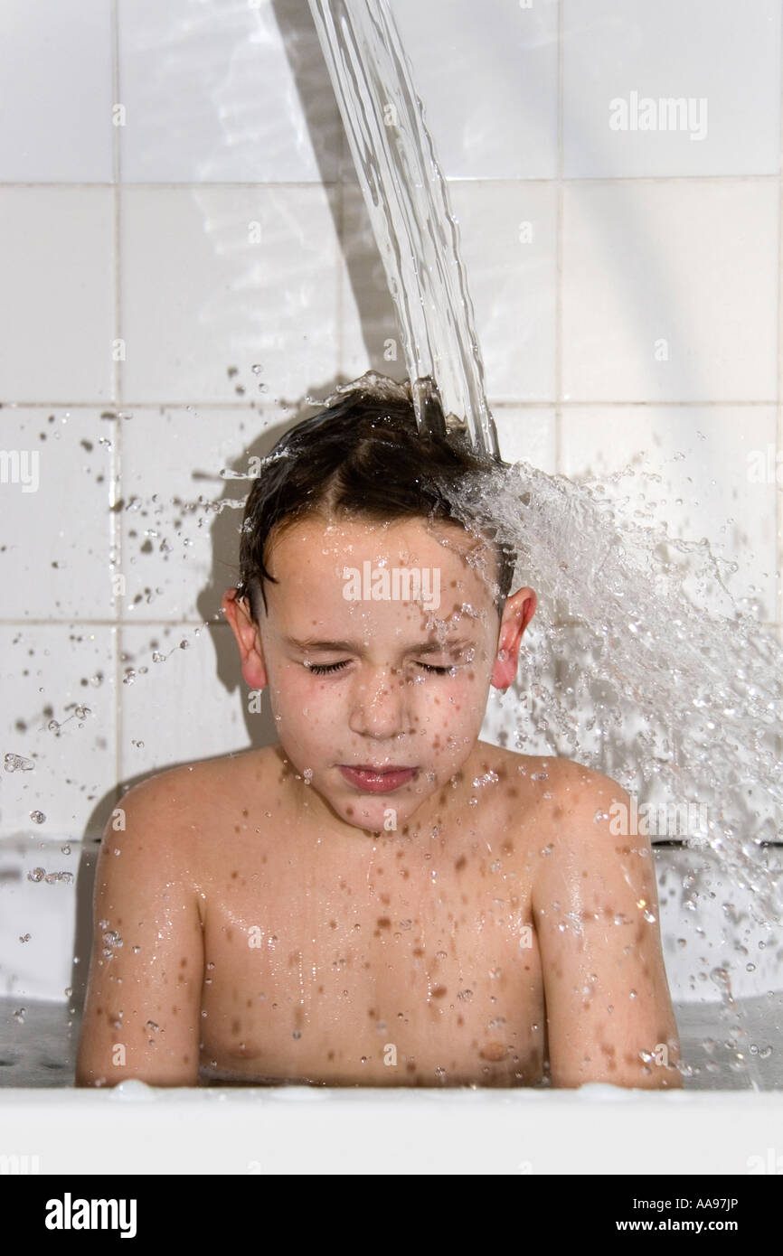 Pouring over head model hi-res stock photography and images - Alamy