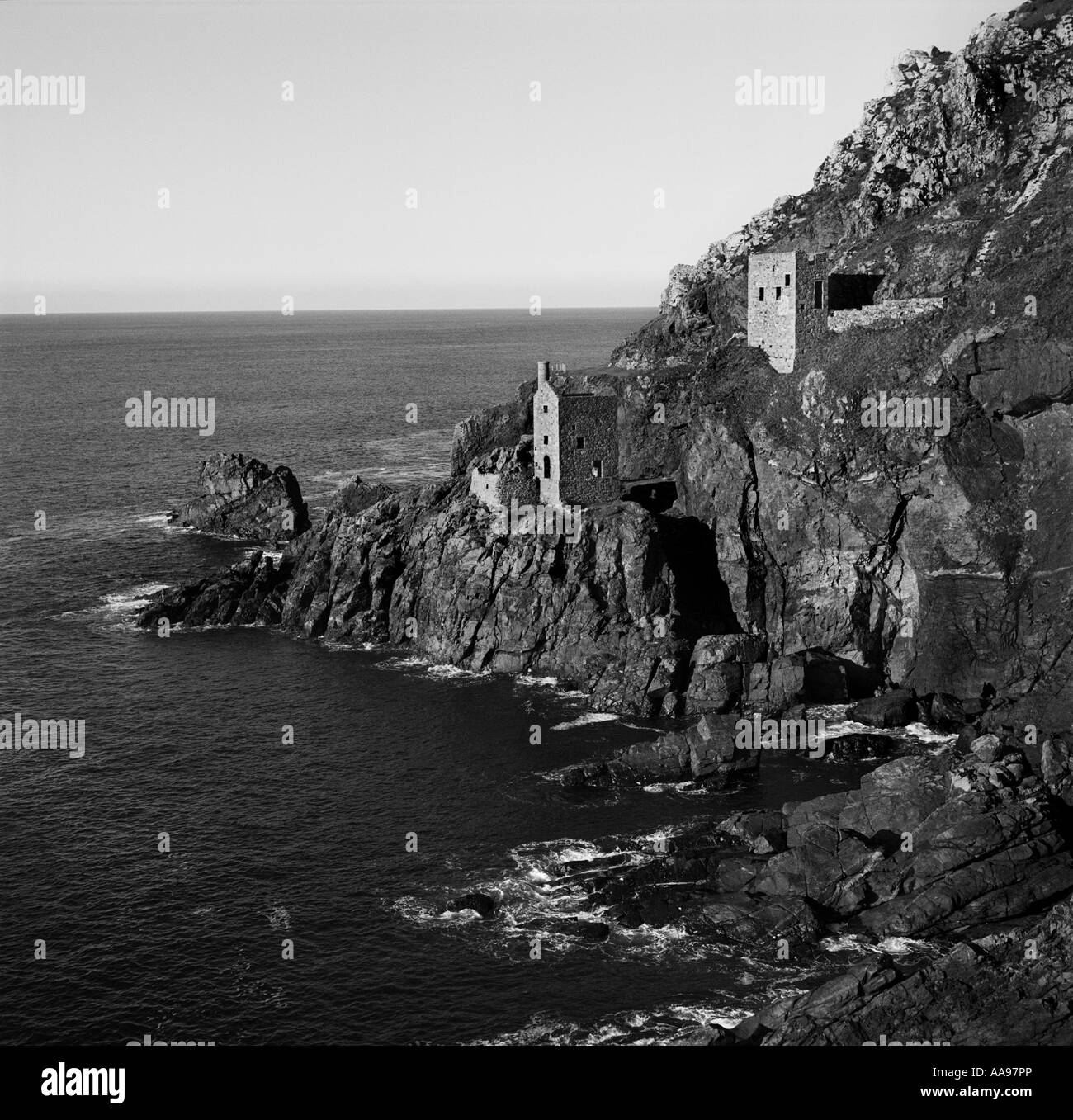 Crowns rock cornwall hi-res stock photography and images - Alamy