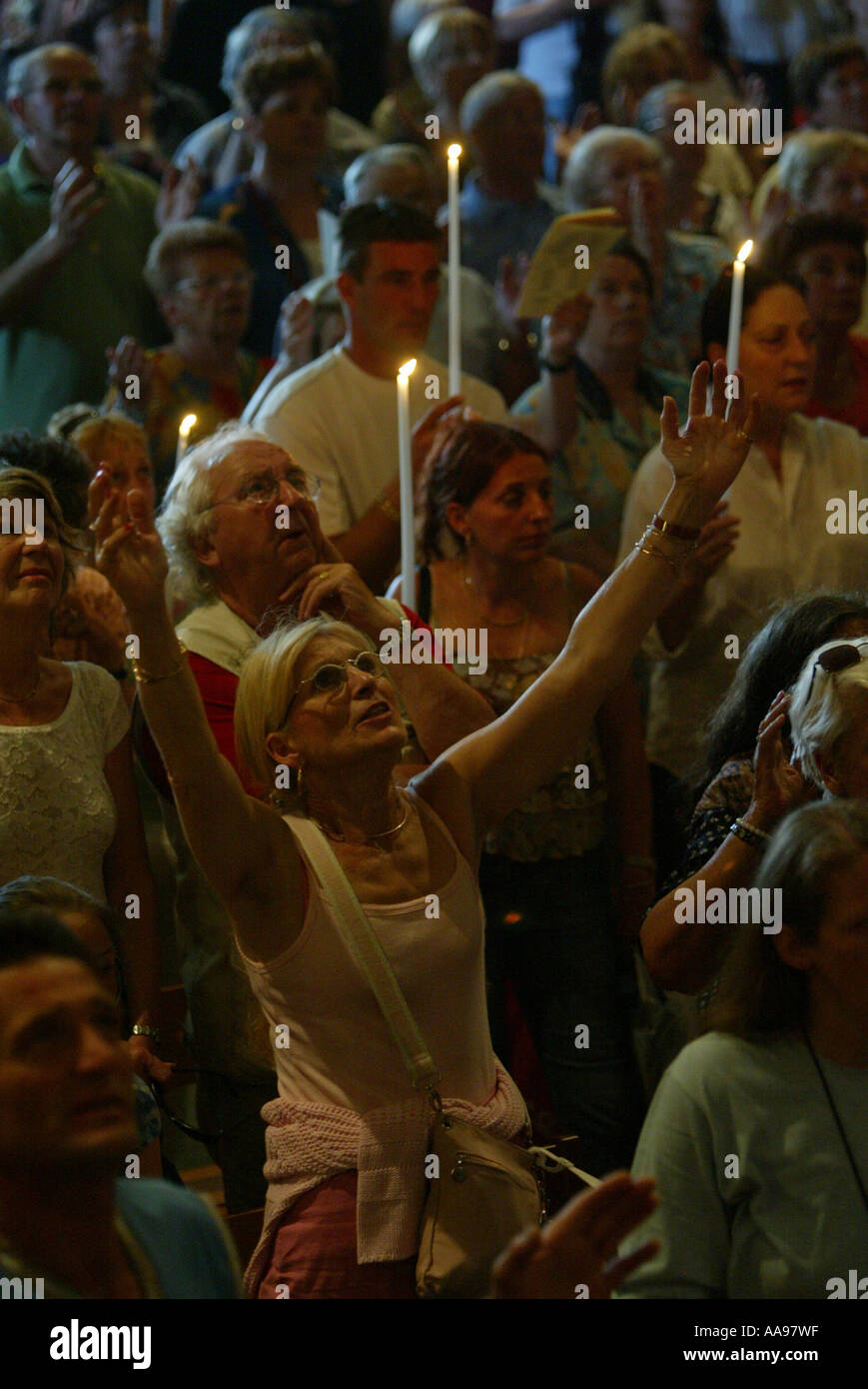 WORSHIPPERS AT A GYPSY RELIGIOUS FESTIVAL IN SAINTES MAIRES DE LA MER ...