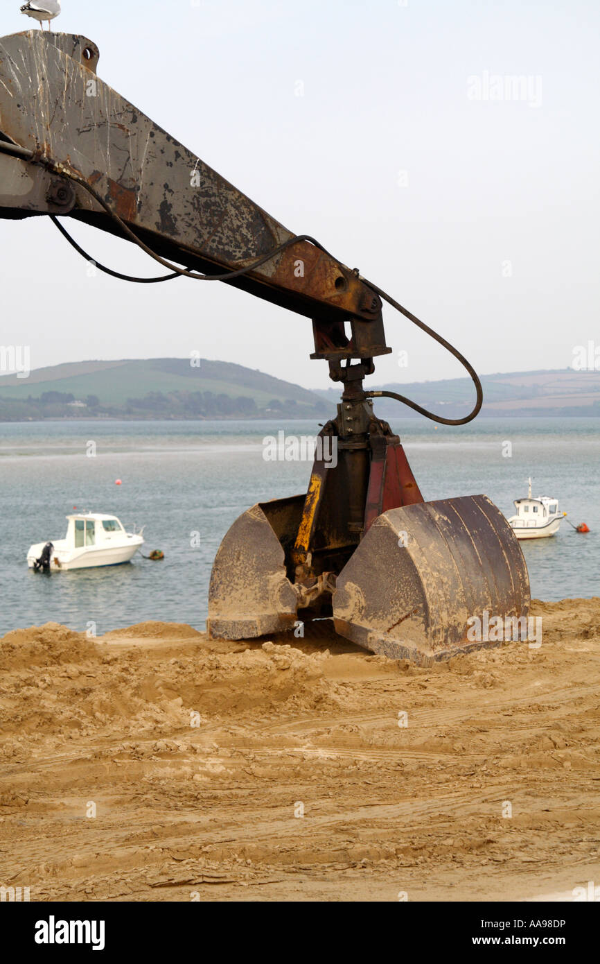 Digger on the beach hi-res stock photography and images - Alamy