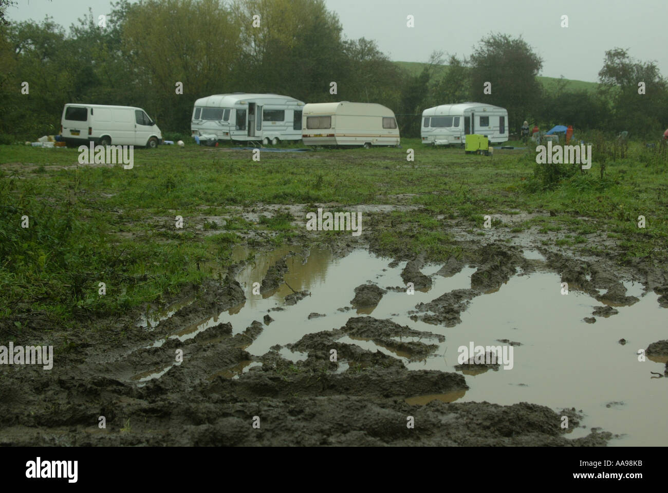 TRAVELLERS ON A ILLEGAL GYPSY SITE IN GLOUCESTERSHIRE Stock Photo - Alamy