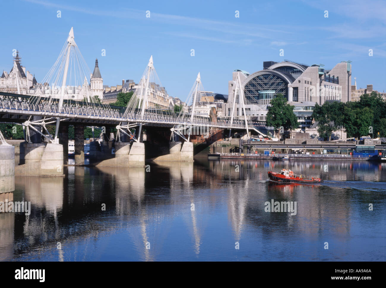 Millenium Foot Bridge London England by Steven Dusk Stock Photo - Alamy