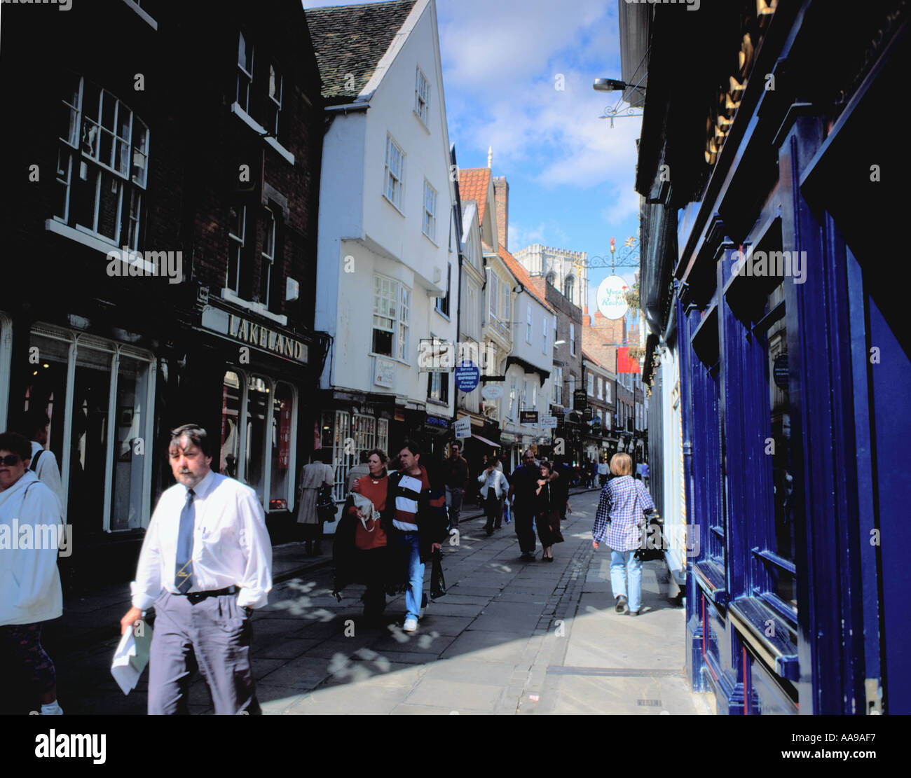 Picturesque narrow Stonegate, City of York, North Yorkshire, England ...