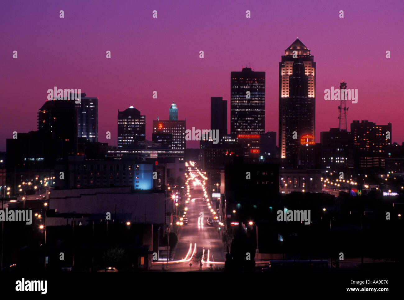 Des moines skyline at night hi-res stock photography and images - Alamy