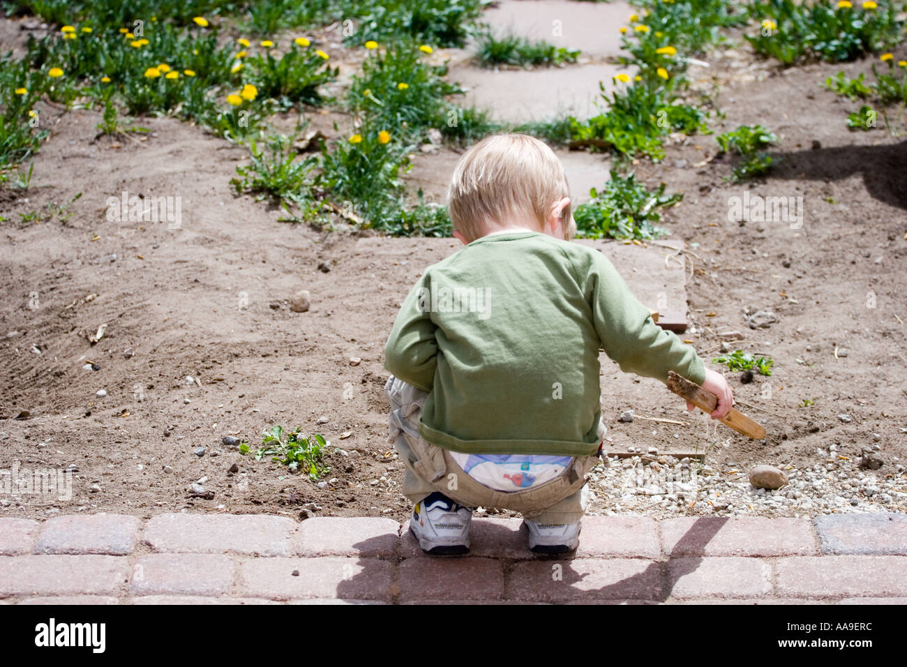 Little boy playing in the dirt Stock Photo - Alamy