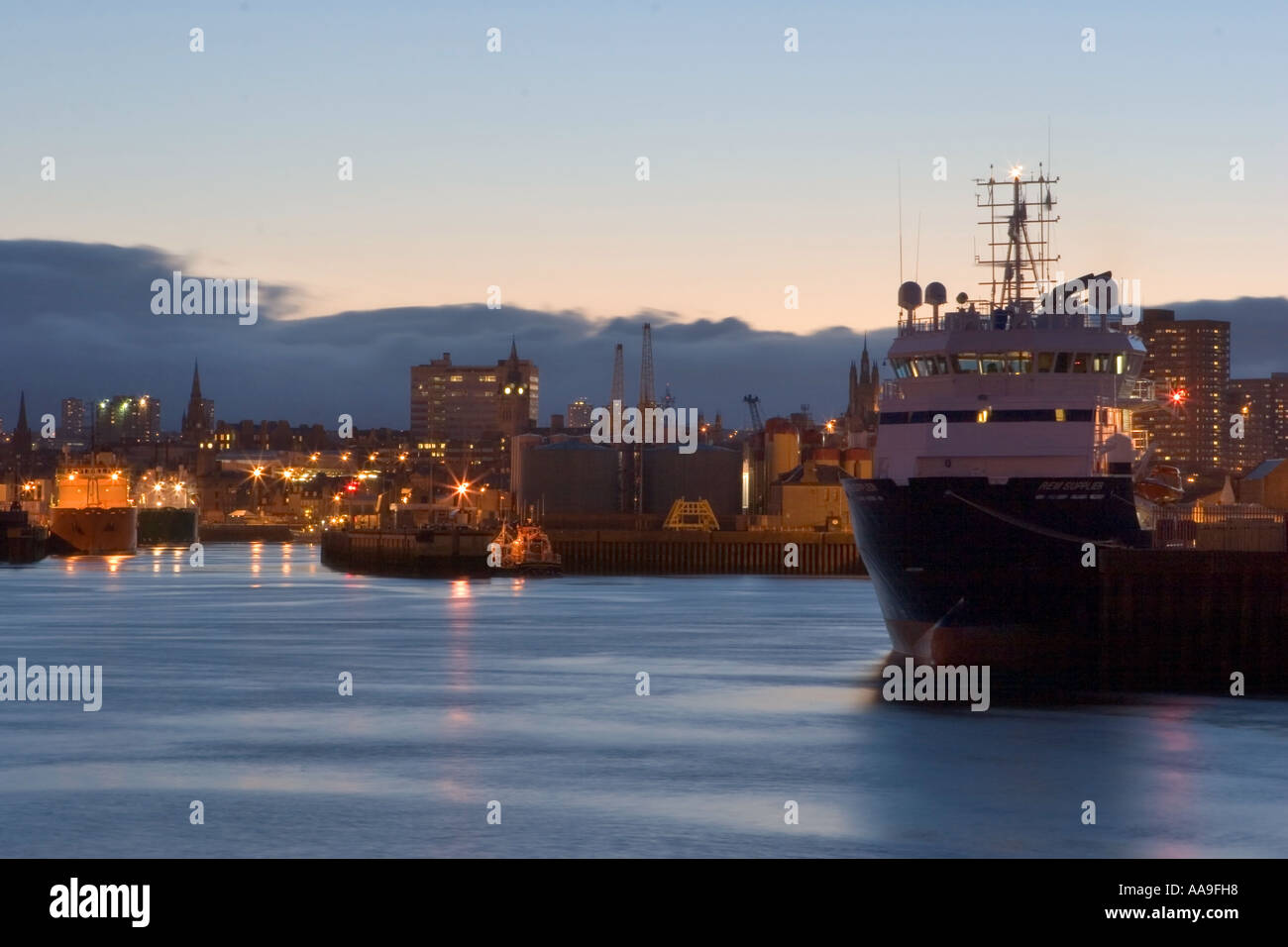 Aberdeen oil rigs hi-res stock photography and images - Alamy