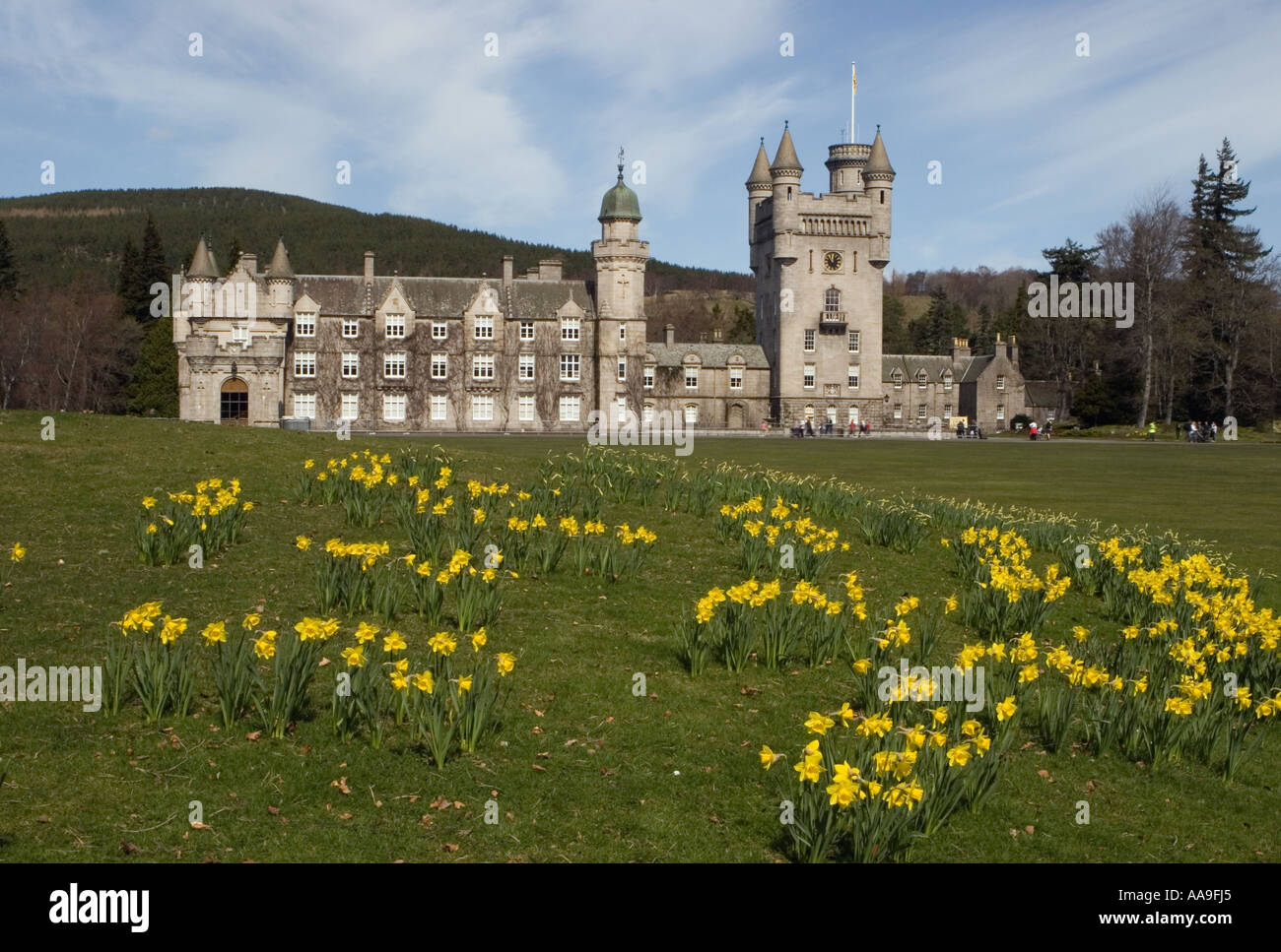 Balmoral Scottish castle estate and grounds - Royal residences ...