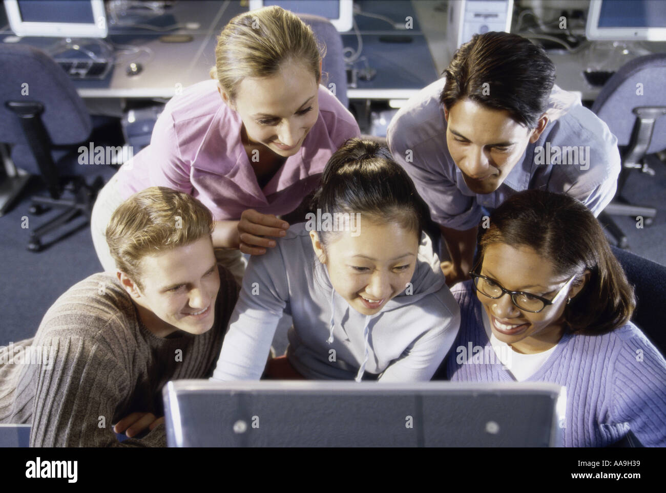 Group of people in front of a computer monitor Stock Photo - Alamy