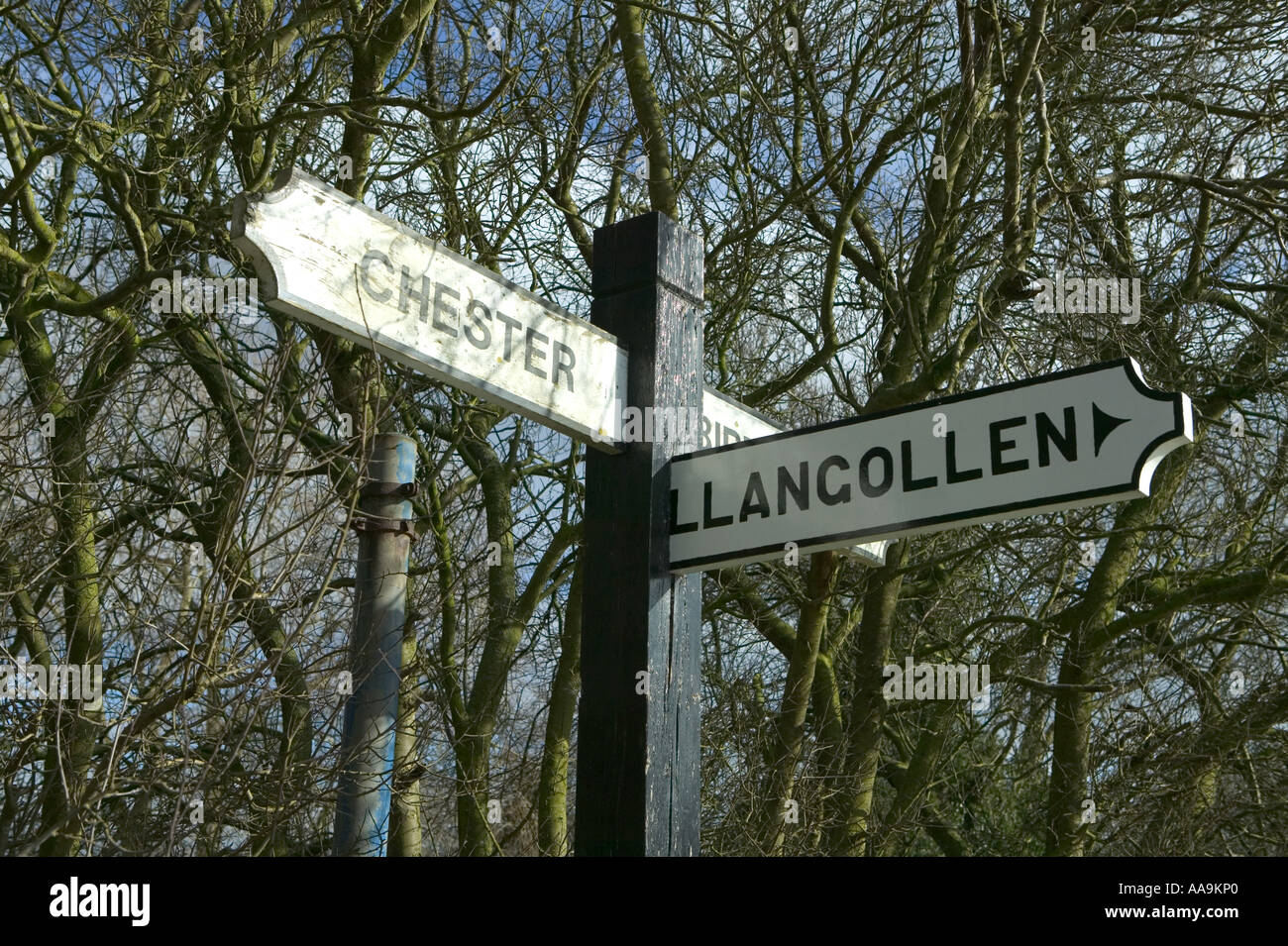Canal crossroads hi-res stock photography and images - Alamy