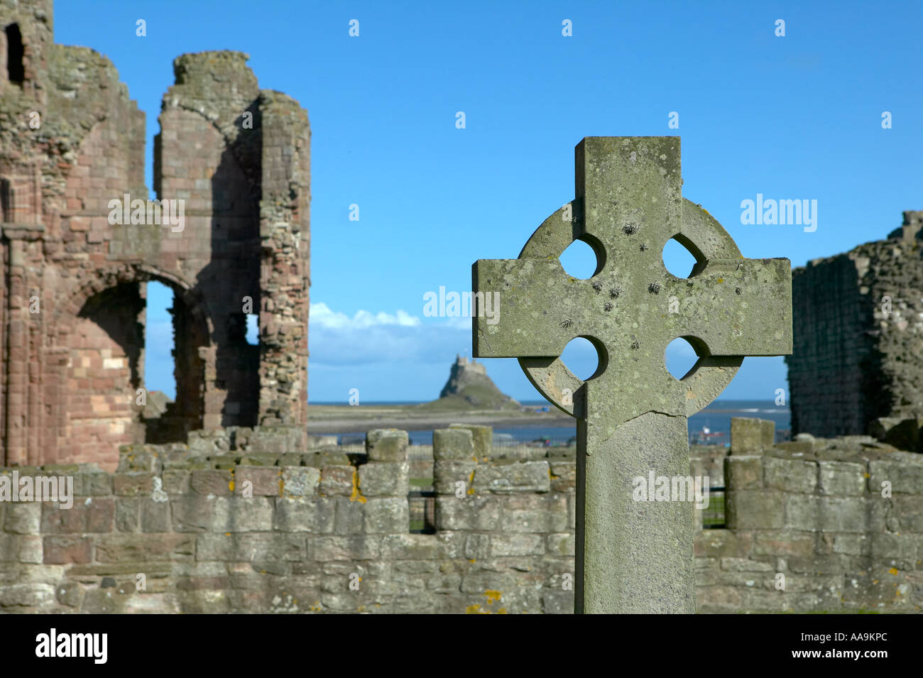 Celtic Cross at Lindisfarne Priory, Holy Island of Lindisfarne ...
