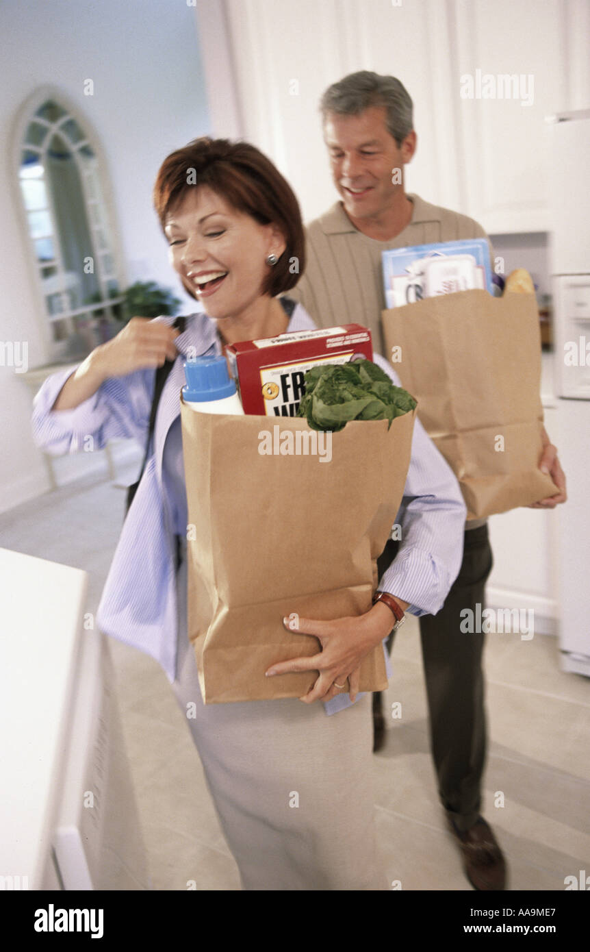Senior couple paper bags hi-res stock photography and images - Alamy