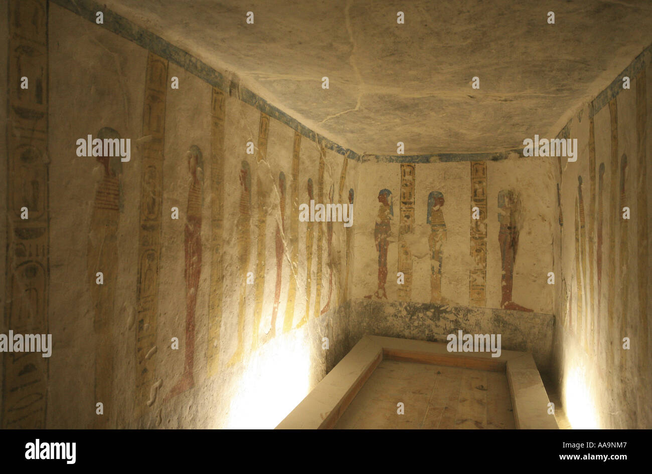 Tutankhamun burial chamber drawings hi-res stock photography and images ...