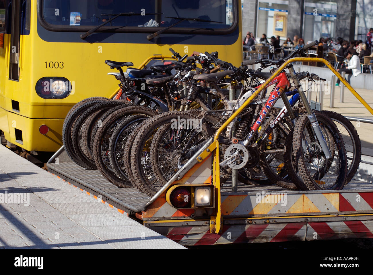 Loaded mountain bikes hi-res stock photography and images - Alamy