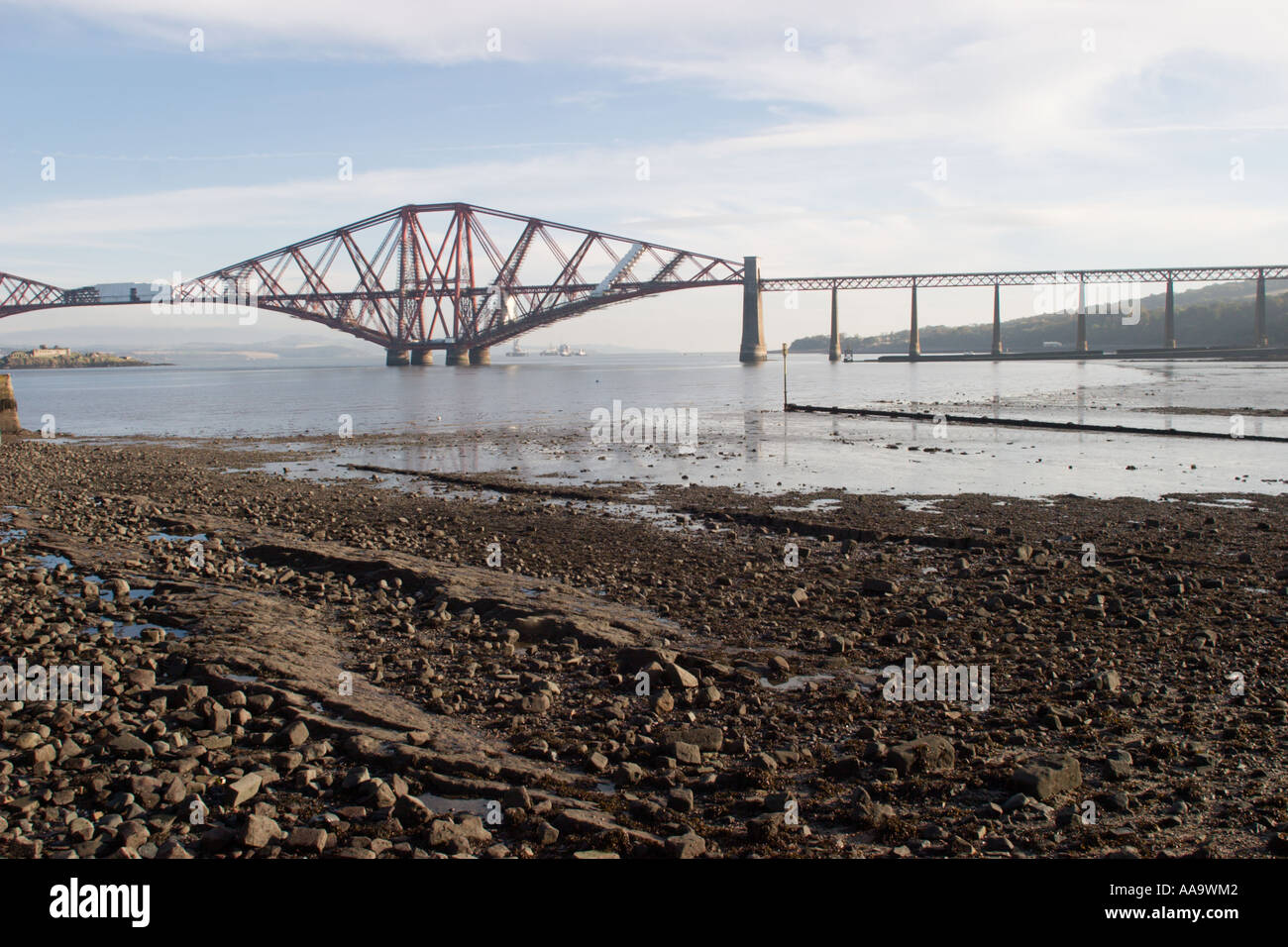 Forth rail bridge beach hi-res stock photography and images - Alamy