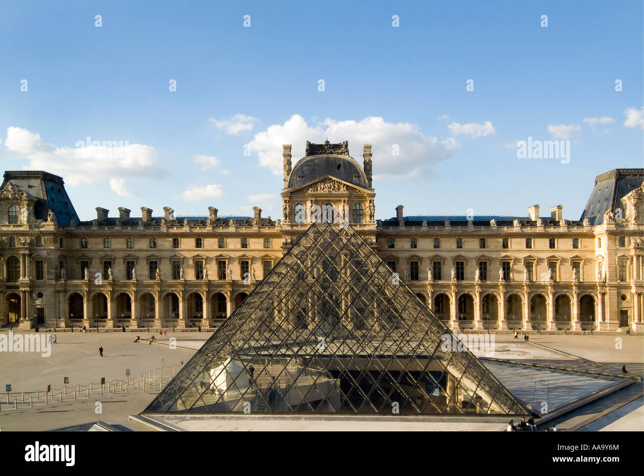 glass pyramid in the courtyard of the louvre Stock Photo - Alamy
