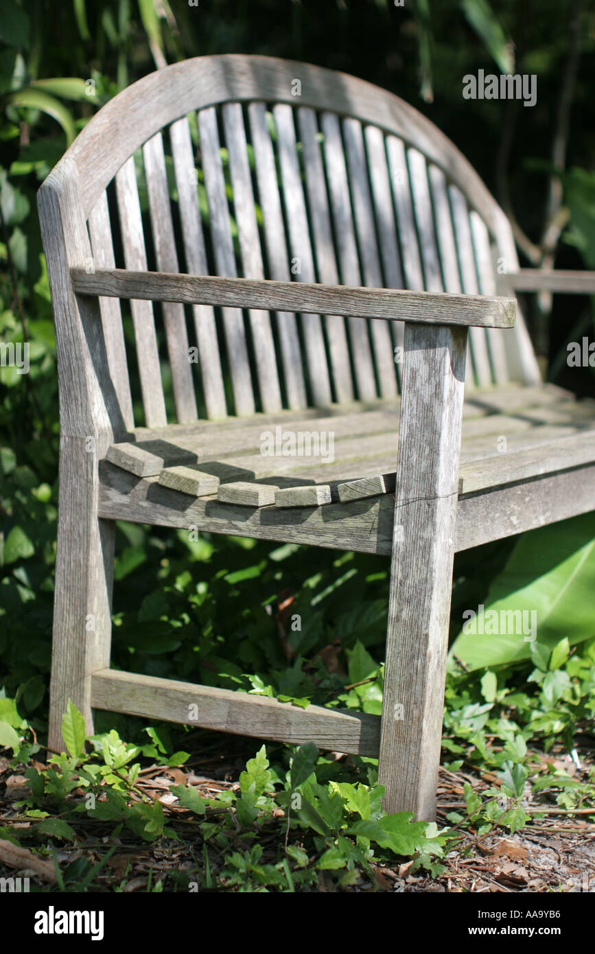 Florida, weathered wood empty bench, seat, rest, relax, retirement ...
