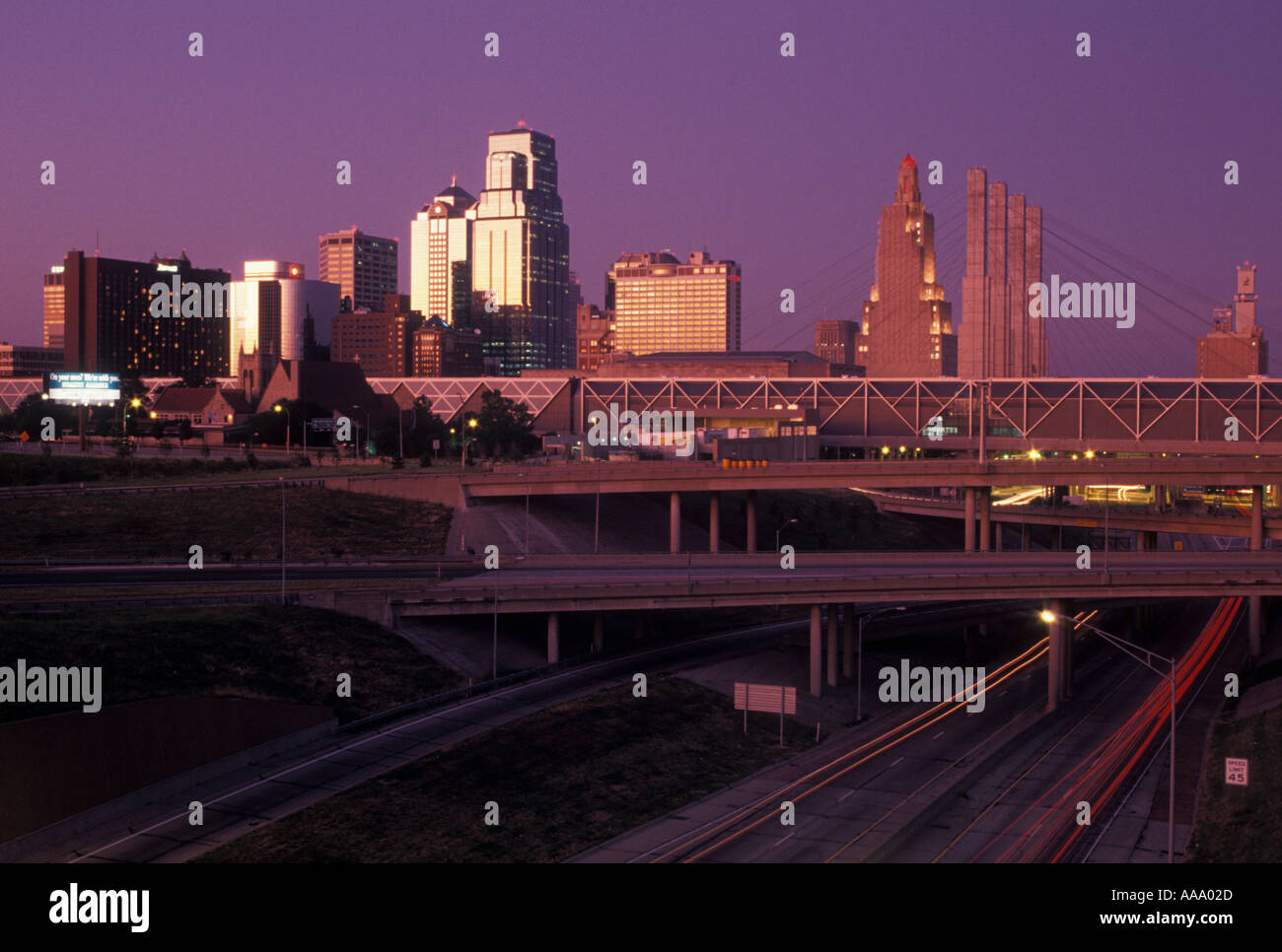 Skyline of kansas city at night hi-res stock photography and images - Alamy