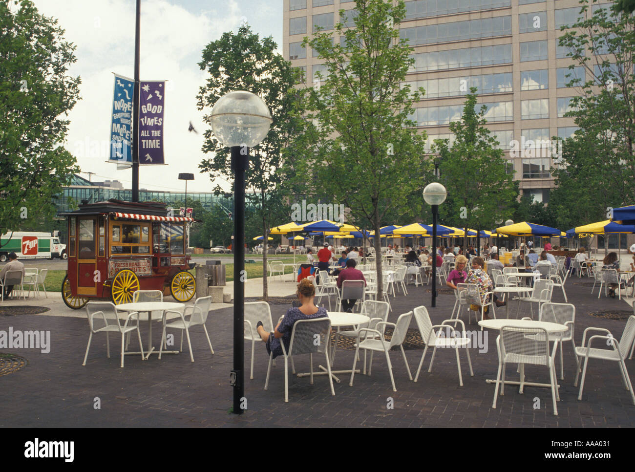 Crown center kansas hi-res stock photography and images - Alamy