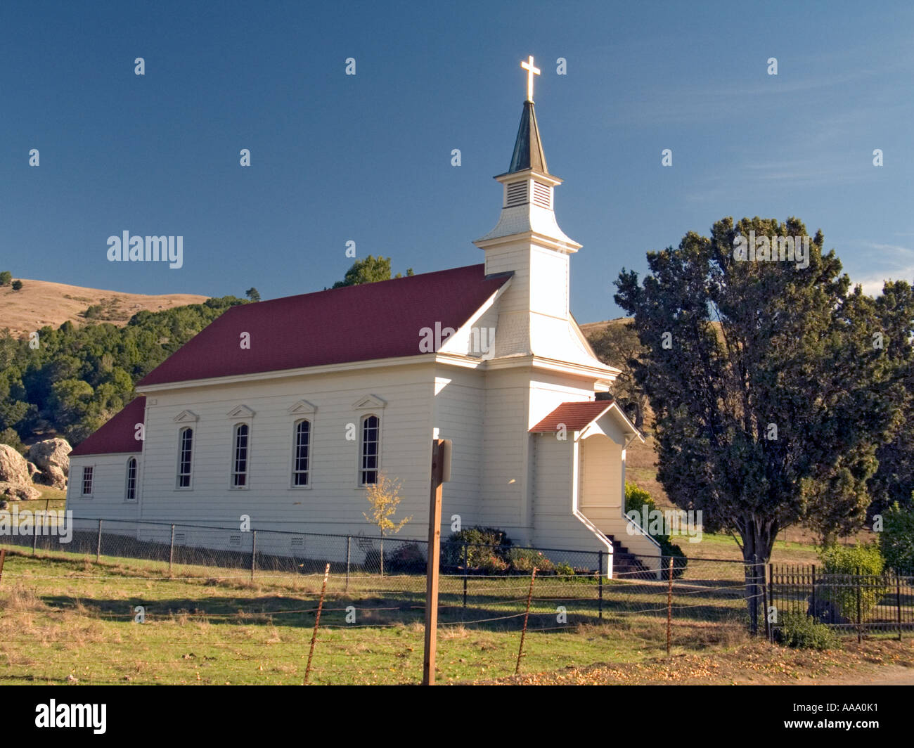 Simple plain white cross hi-res stock photography and images - Alamy
