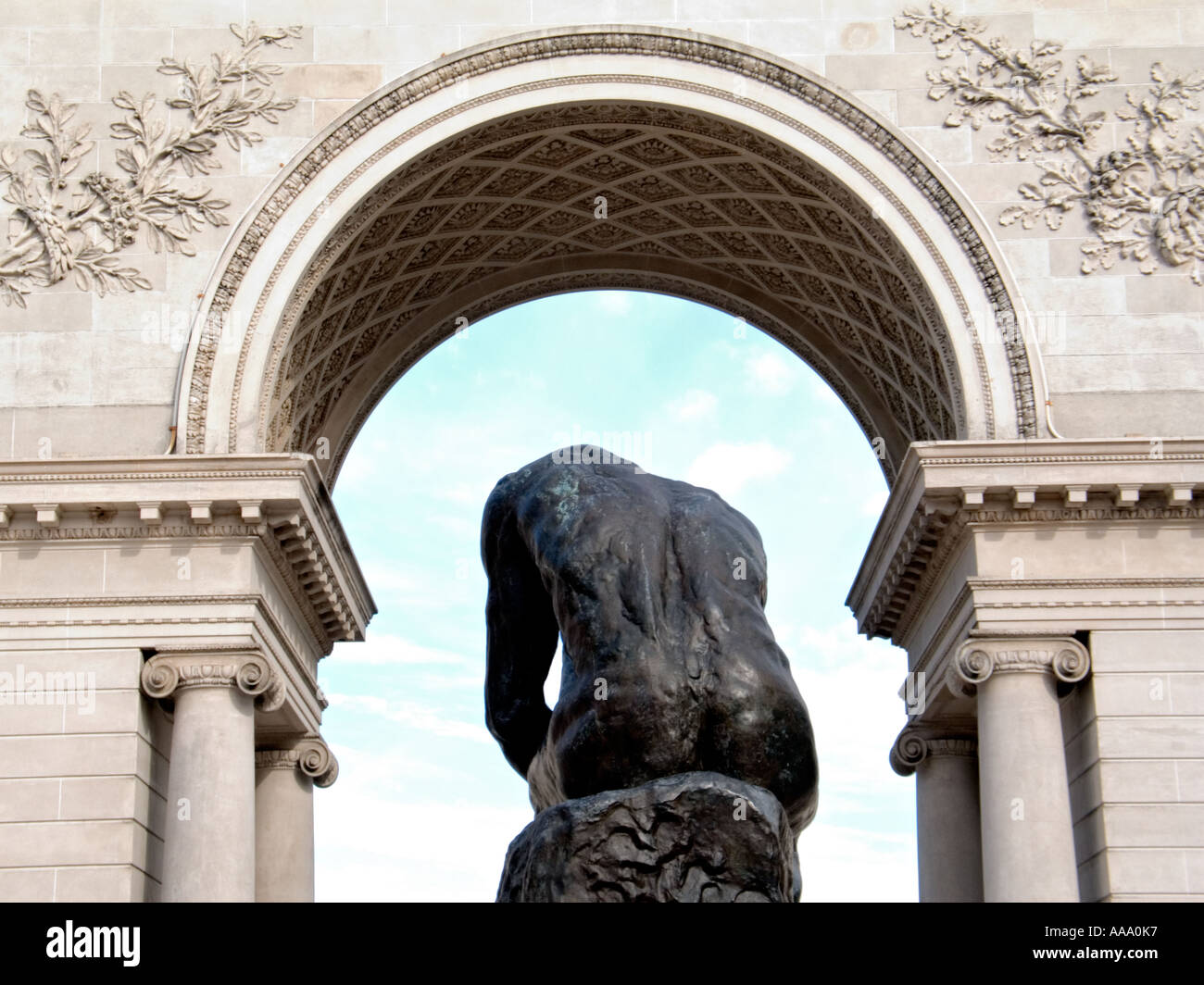 The thinker statue behind hi-res stock photography and images - Alamy