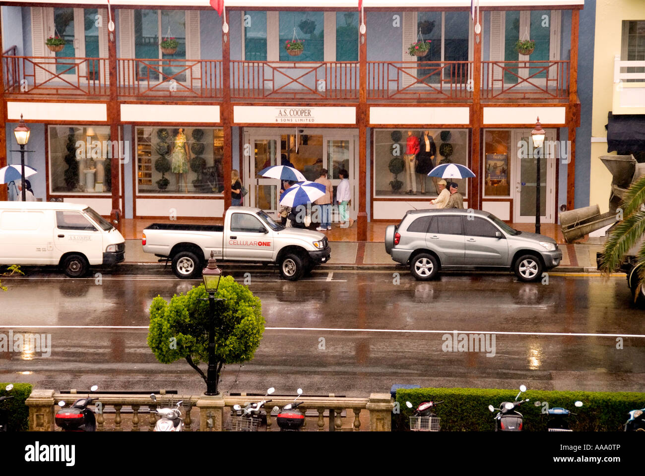 Bermuda Hamilton tourists downtown rain bad weather Stock Photo - Alamy