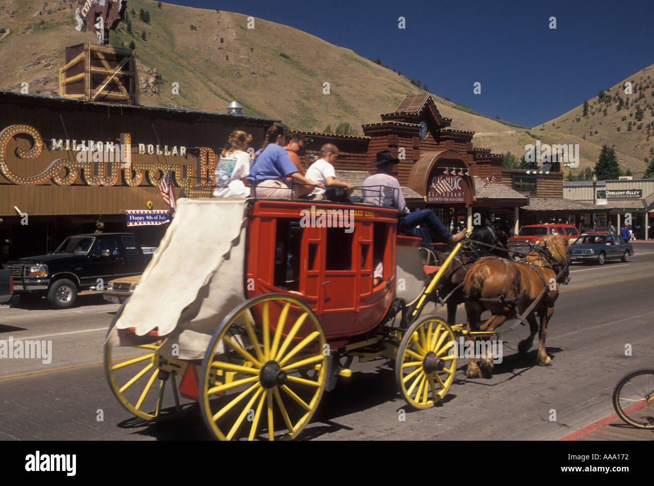 Old west scenery with horse and wagon hi-res stock photography and ...