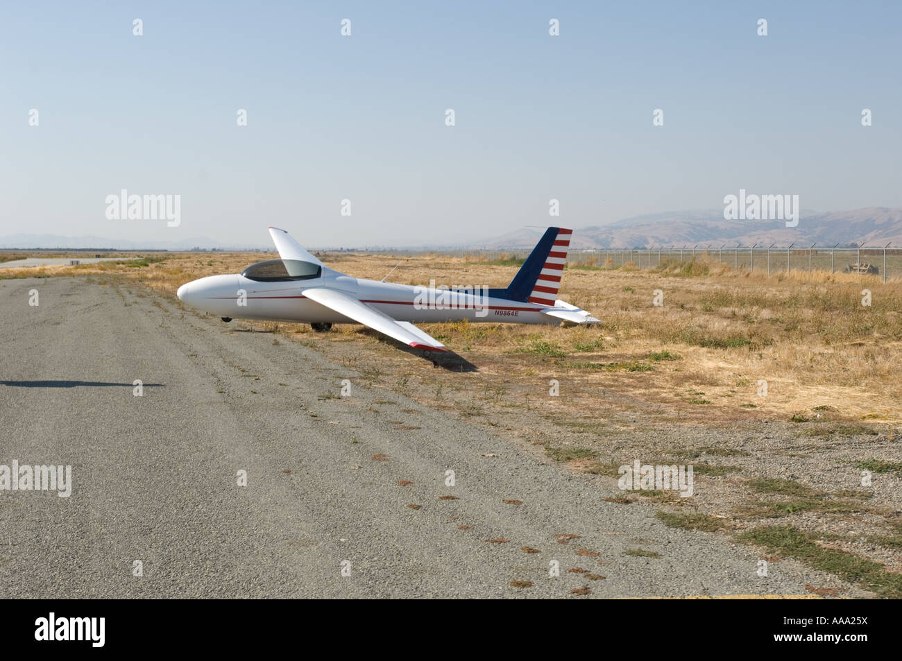 Glider plane shadow hi-res stock photography and images - Alamy