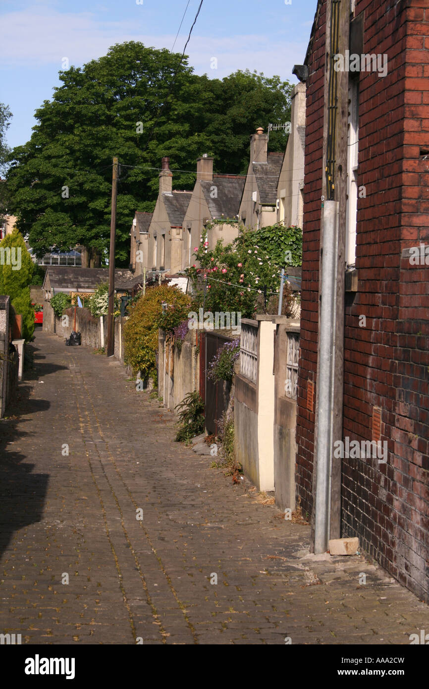 Passageway between terraced houses hi-res stock photography and images ...